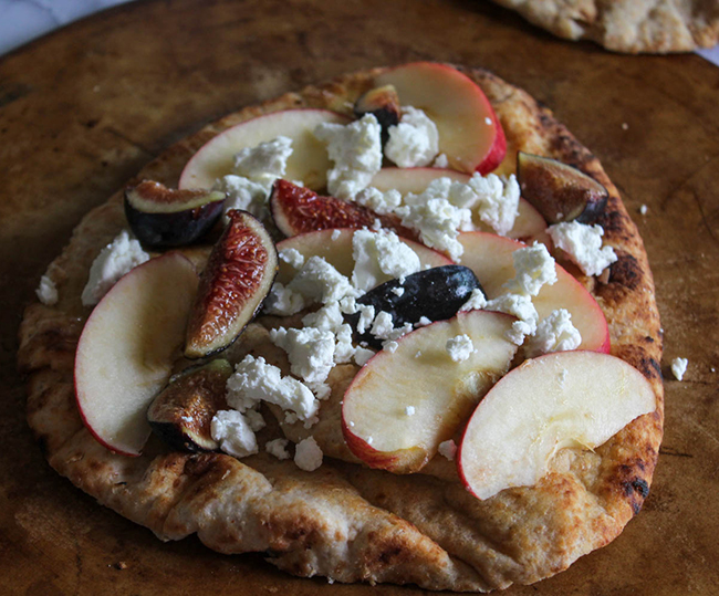 Easy Apple Fig Flatbread with Arugula - A Vegetarian Appetizer