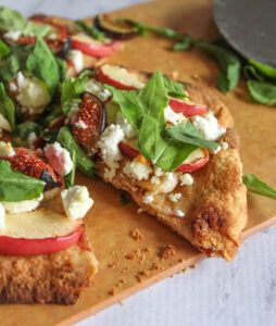 Apple Fig Flatbread with Goat Cheese and Arugula | Easy Appetizer or ...
