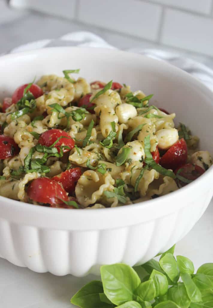 What Does Basil Taste Like? And How to Use it - Simple And Savory